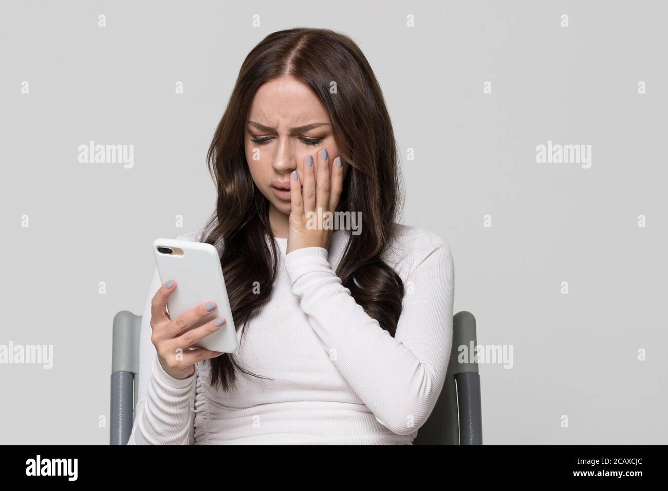 Woman and mobile phone and crying hi-res stock photography and images ...