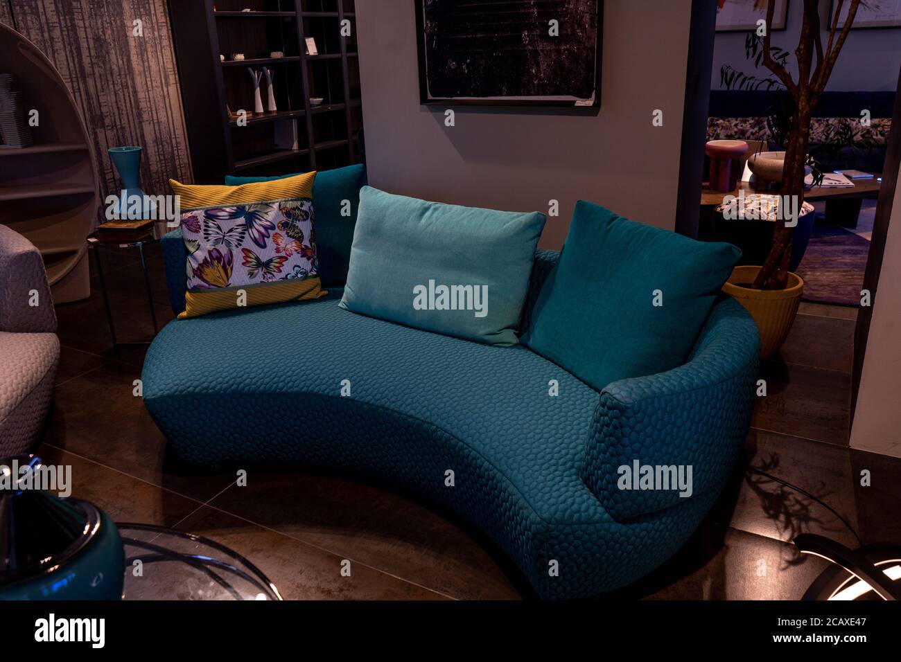 Pretty bright dining room hi-res stock photography and images - Alamy