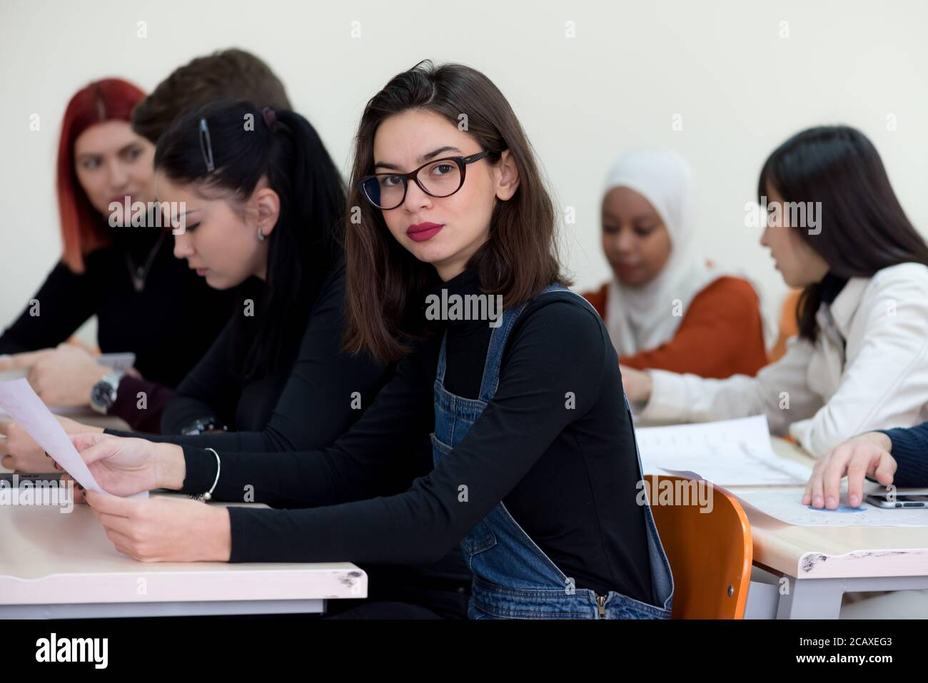 Teenage students laptop outside hi-res stock photography and images - Alamy