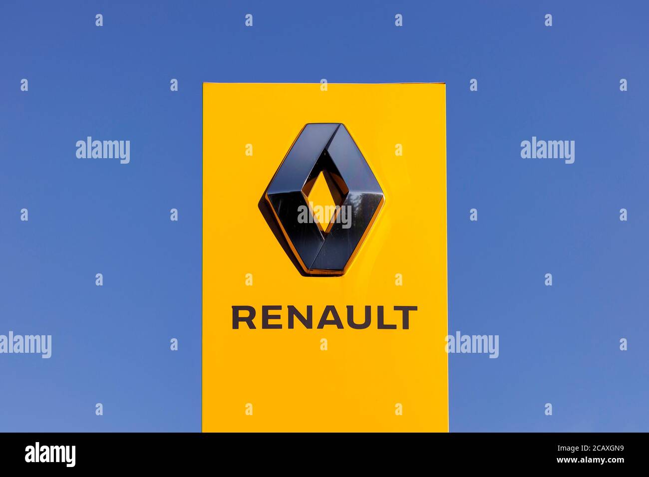 Renault logo hi-res stock photography and images - Alamy