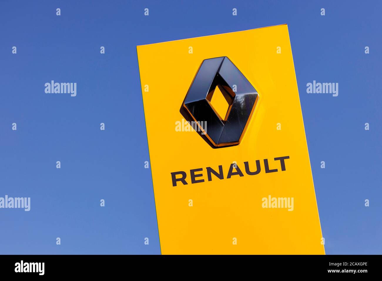 Renault logo hi-res stock photography and images - Alamy