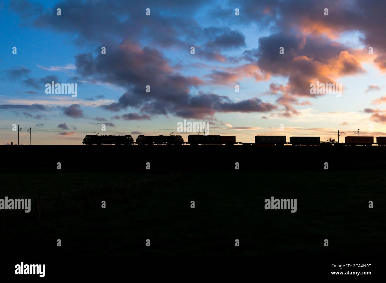 2 Freightliner class 90 electric locomotives haul a intermodal ...