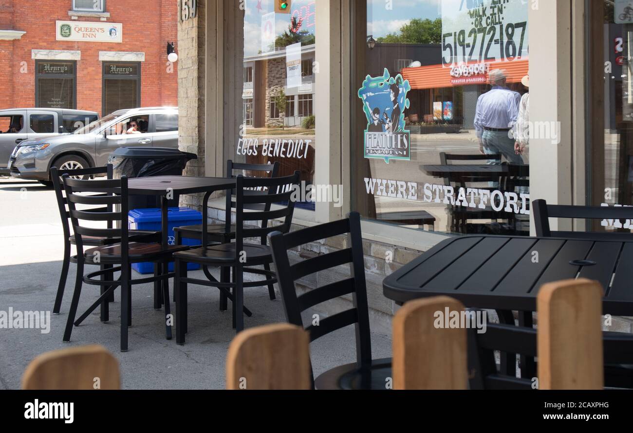 Empty terrasse hi-res stock photography and images - Alamy