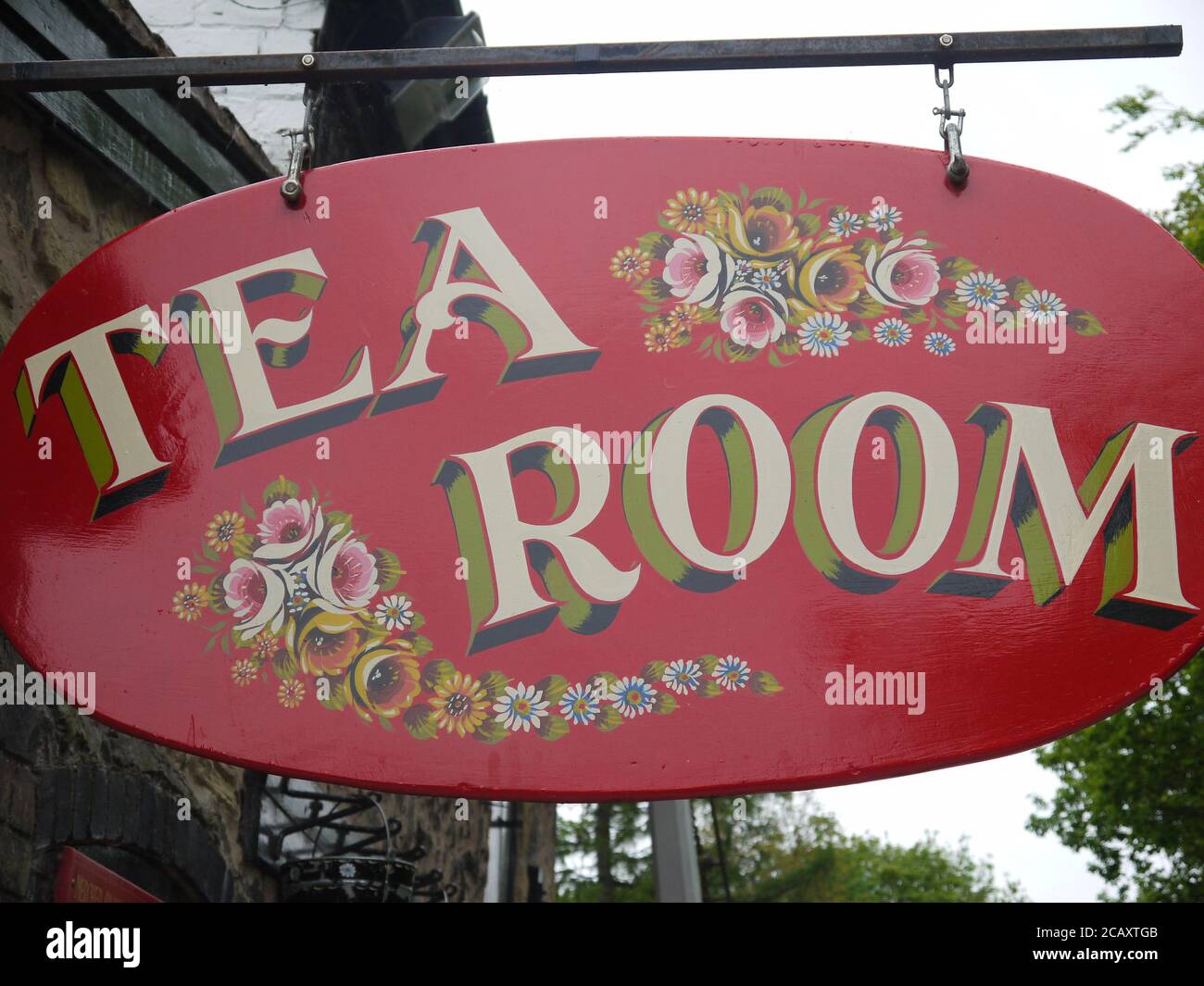 Hanging sign hi-res stock photography and images - Alamy