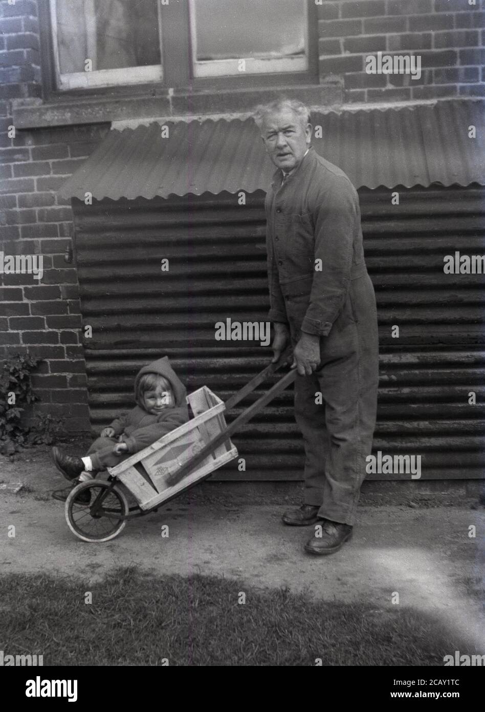 One wheeled cart hi-res stock photography and images - Alamy