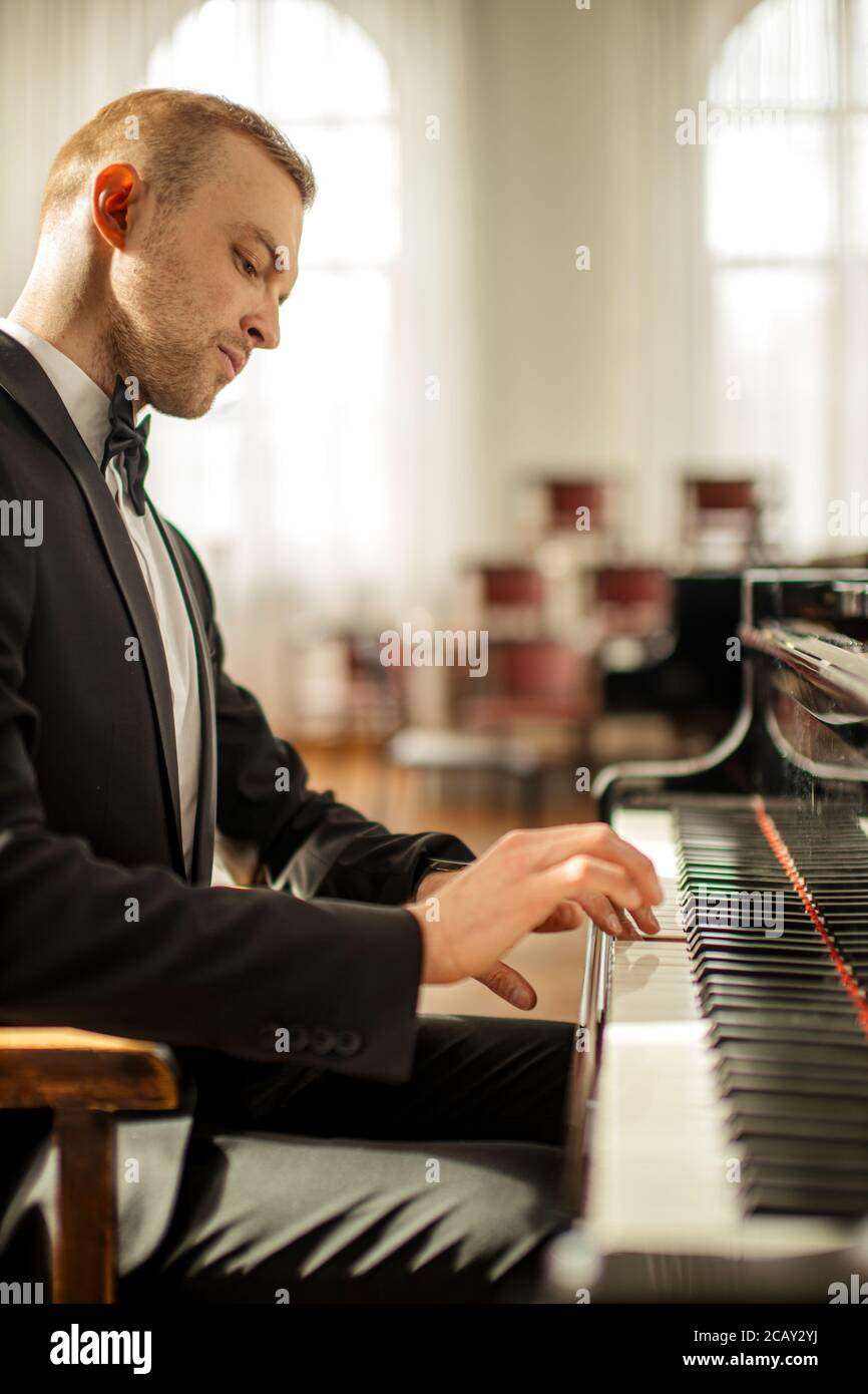 Playing Piano Suit High Resolution Stock Photography and Images - Alamy