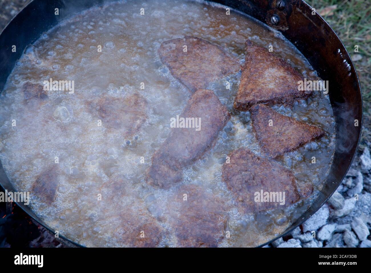 Cowboy cooking a meal over an open fire Stock Photo - Alamy