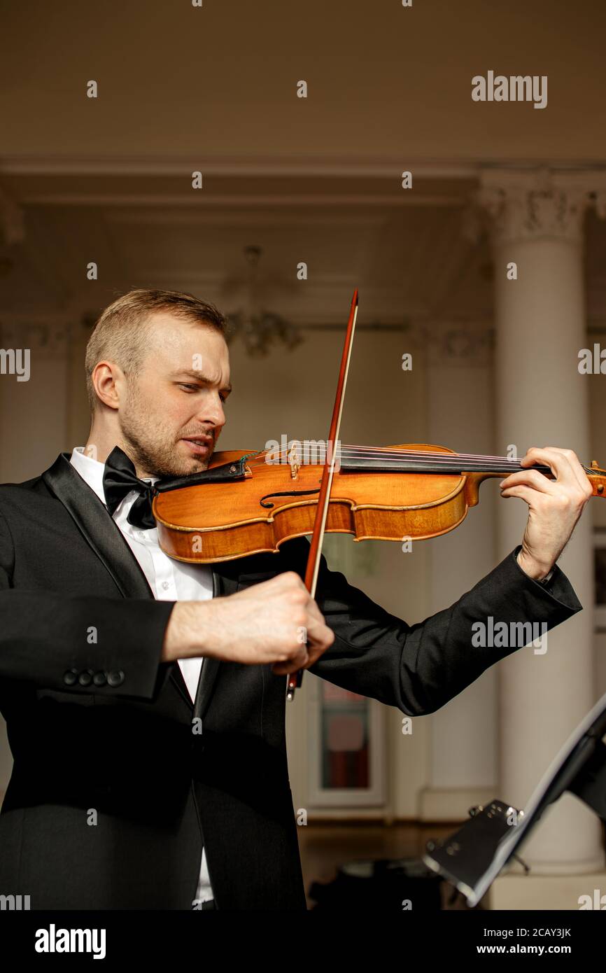 Arts stradivarius hi-res stock photography and images - Alamy