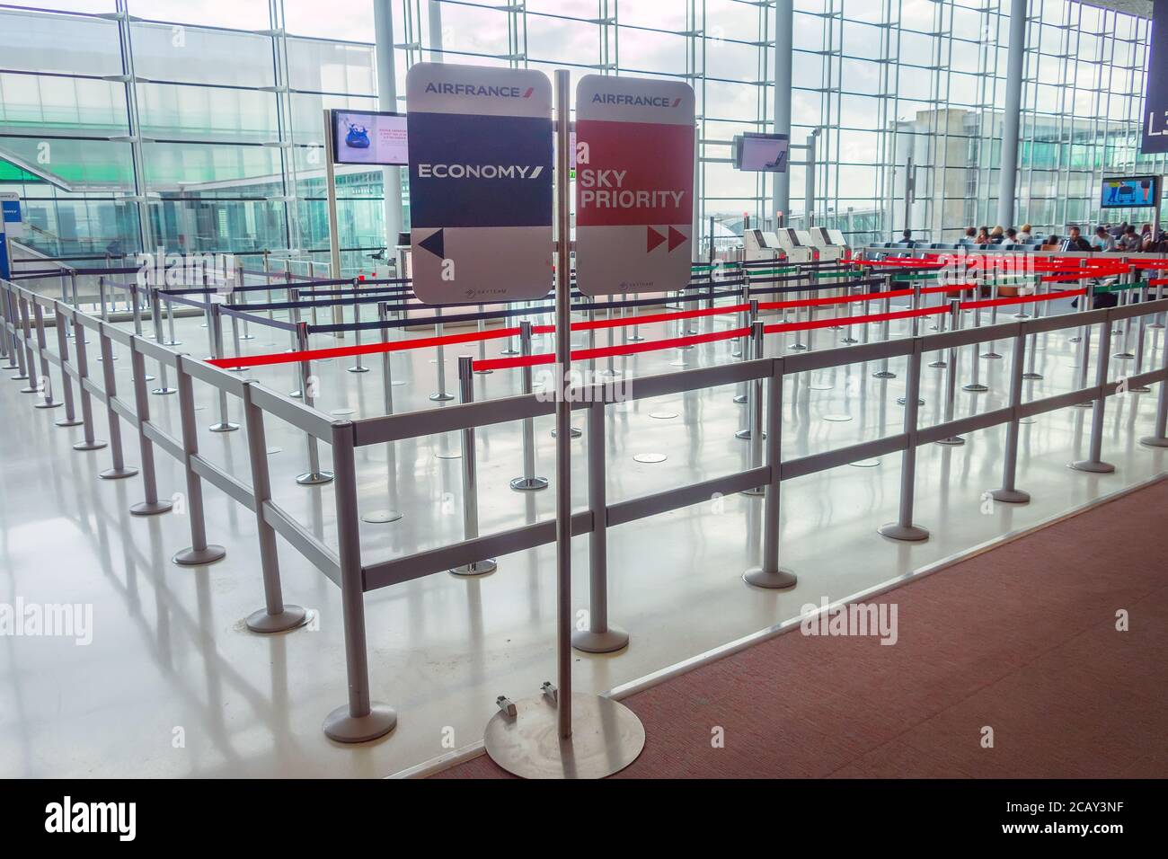 Boarding gate charles de gaulle hi-res stock photography and images - Alamy