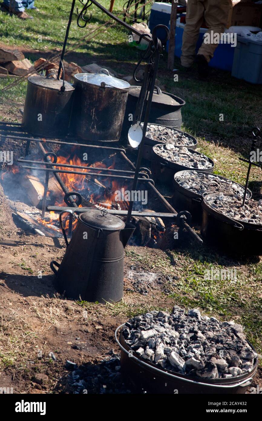 Cowboy cooking a meal over an open fire Stock Photo - Alamy