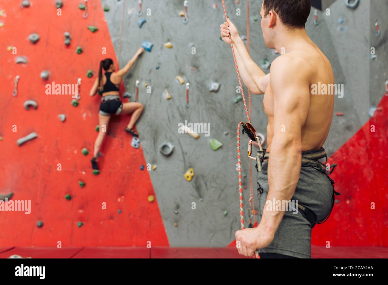gorgeous musculat sportsman holding a rope and preparing to climb, guy ...