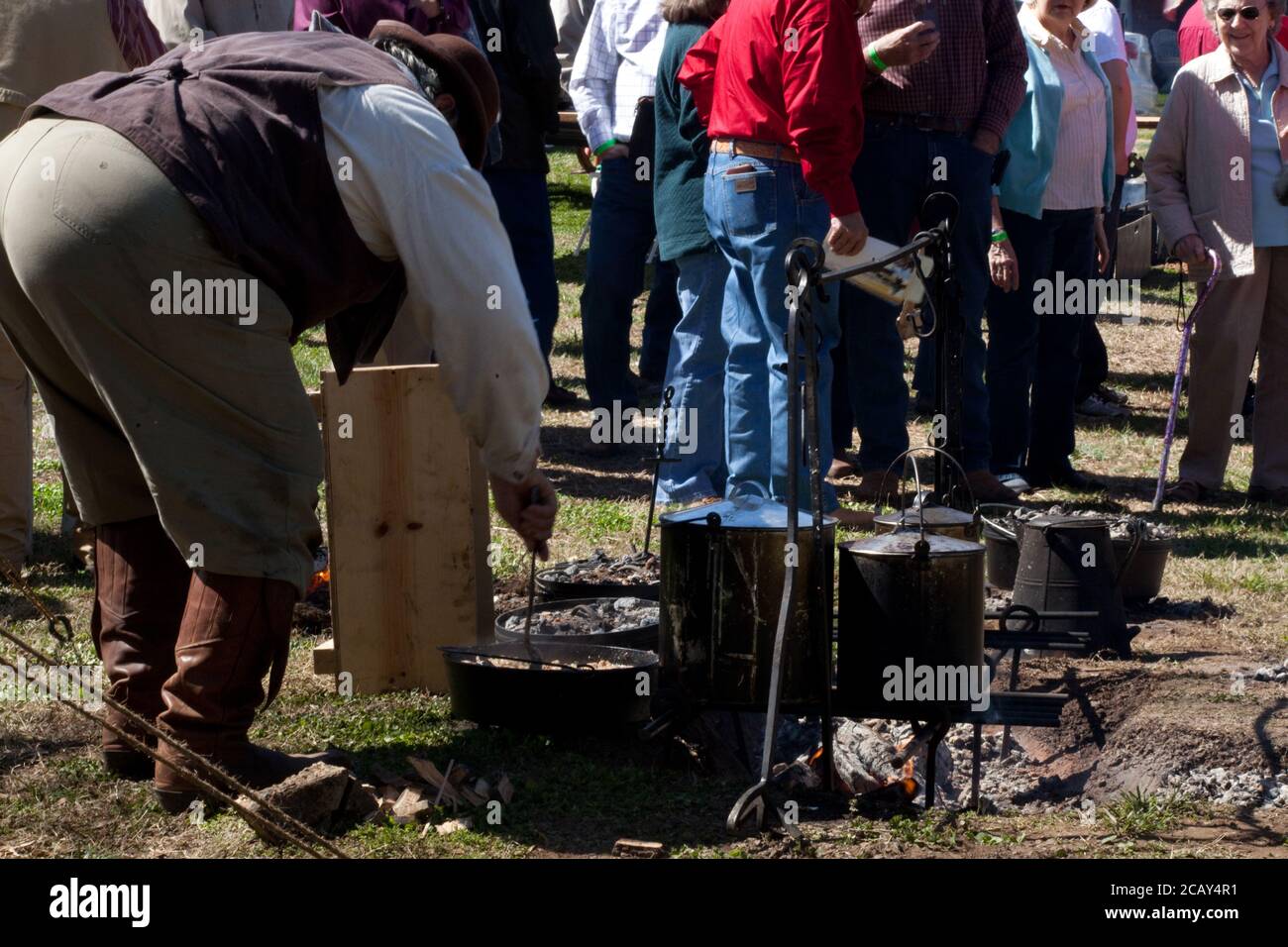 Cowboy cooking outdoors over an open fire Stock Photo - Alamy