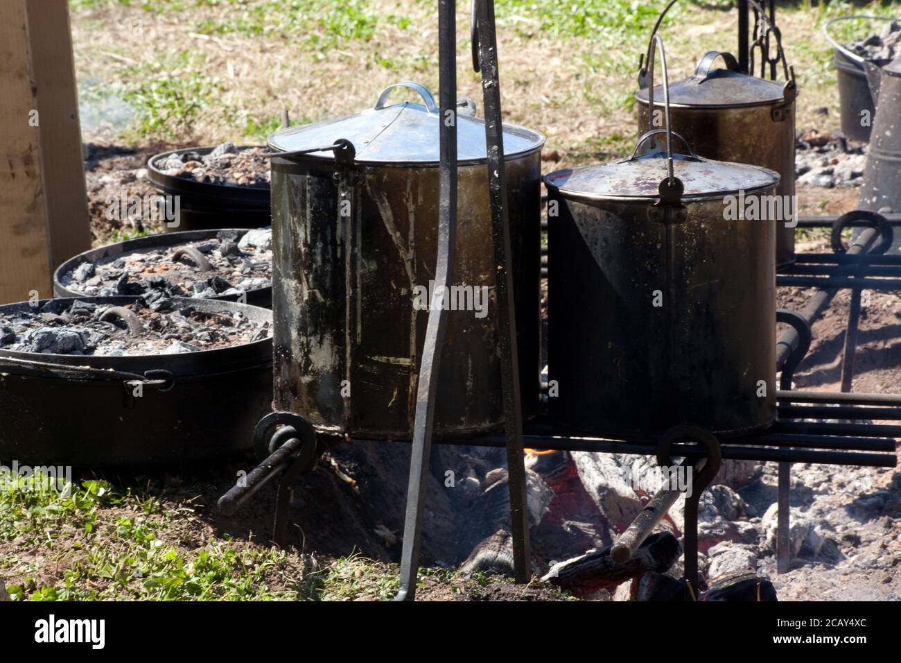 Cowboy cooking hi-res stock photography and images - Alamy