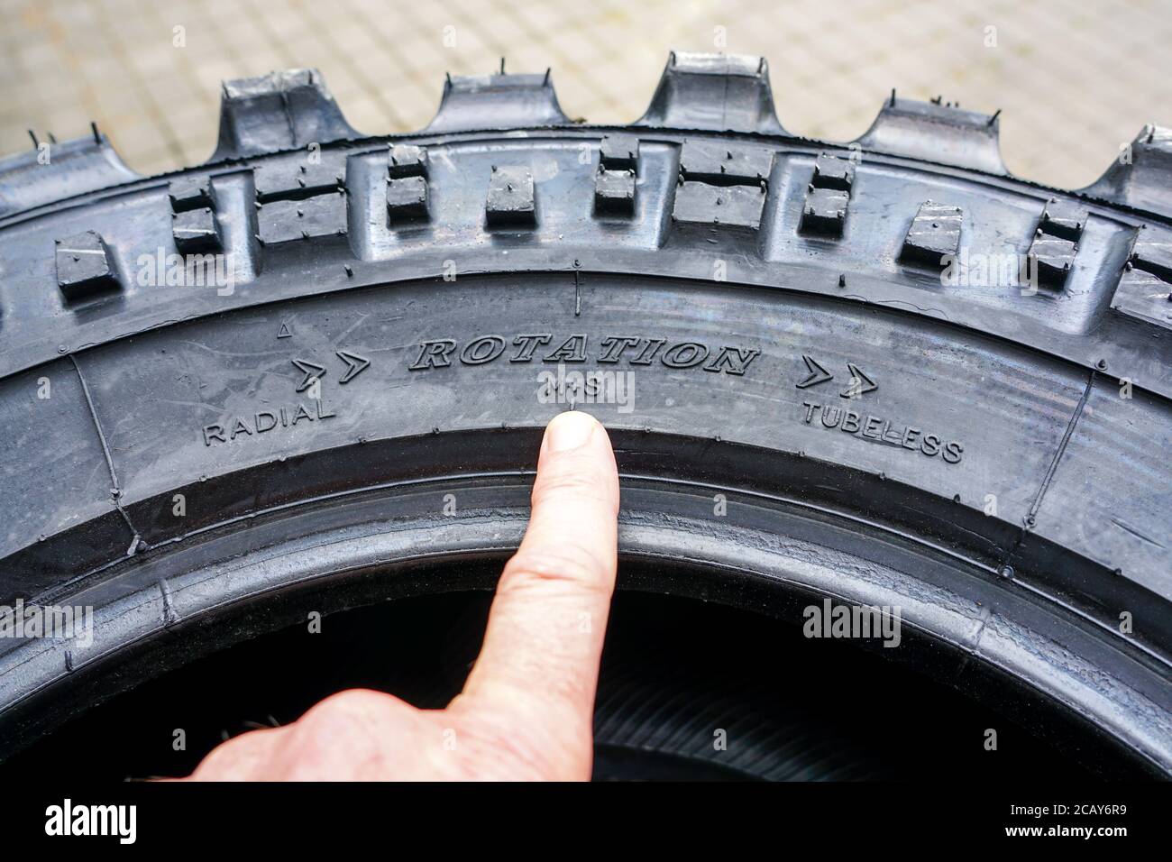 side view of the tire with indication of the direction of rotation ...