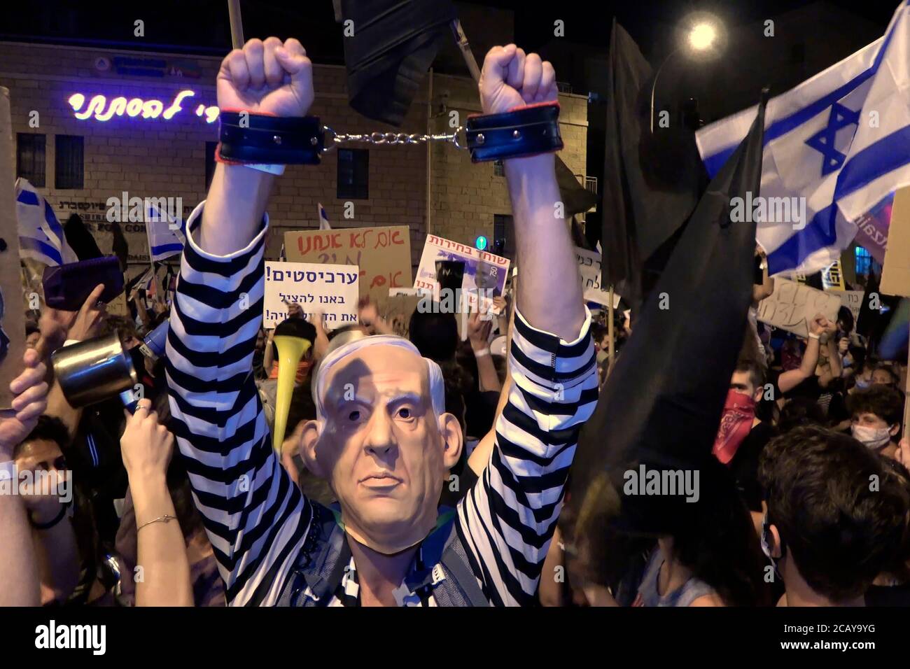 Shackled hands hi-res stock photography and images - Alamy