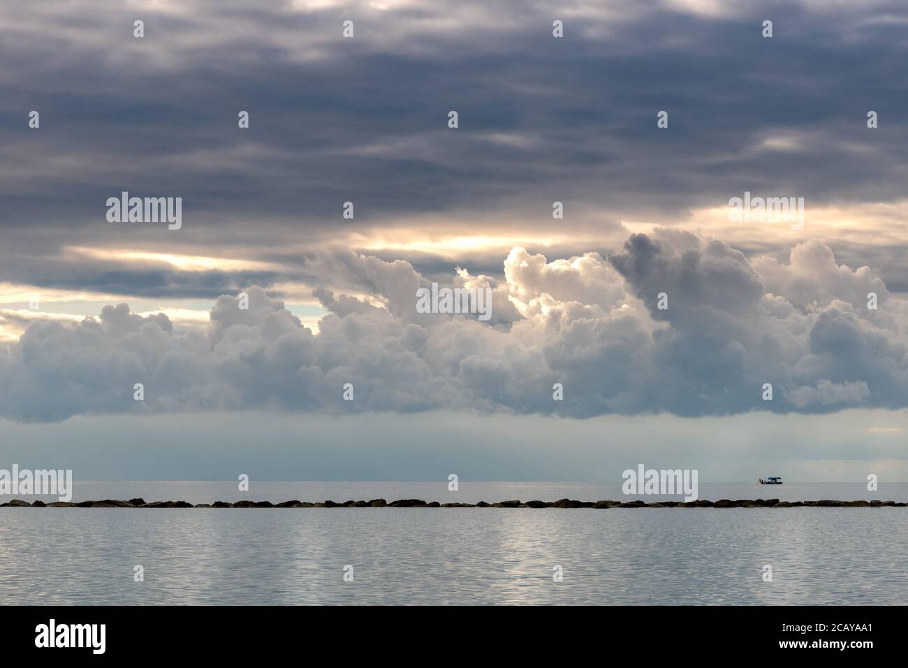 Dramatic seascapes hi-res stock photography and images - Alamy