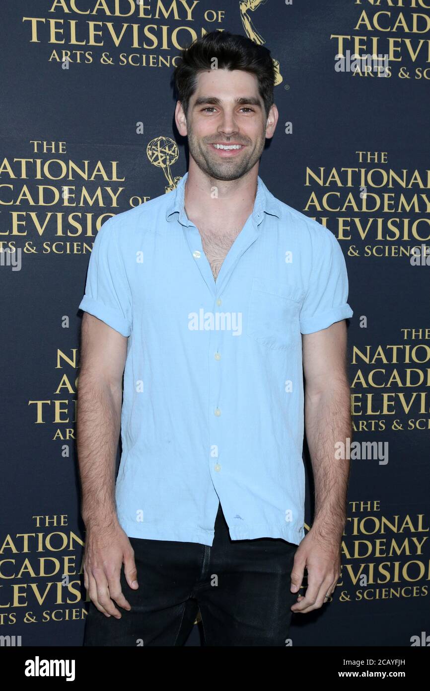 LOS ANGELES - MAY 1: Justin Gaston at the 2019 Daytime Emmy Nominees ...