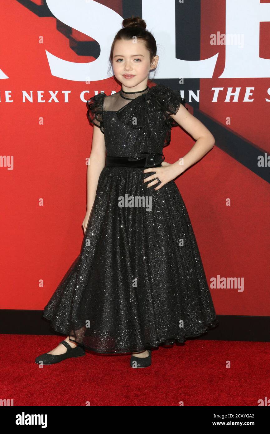 LOS ANGELES - OCT 29: Violet McGraw at the "Doctor Sleep" Premiere at ...