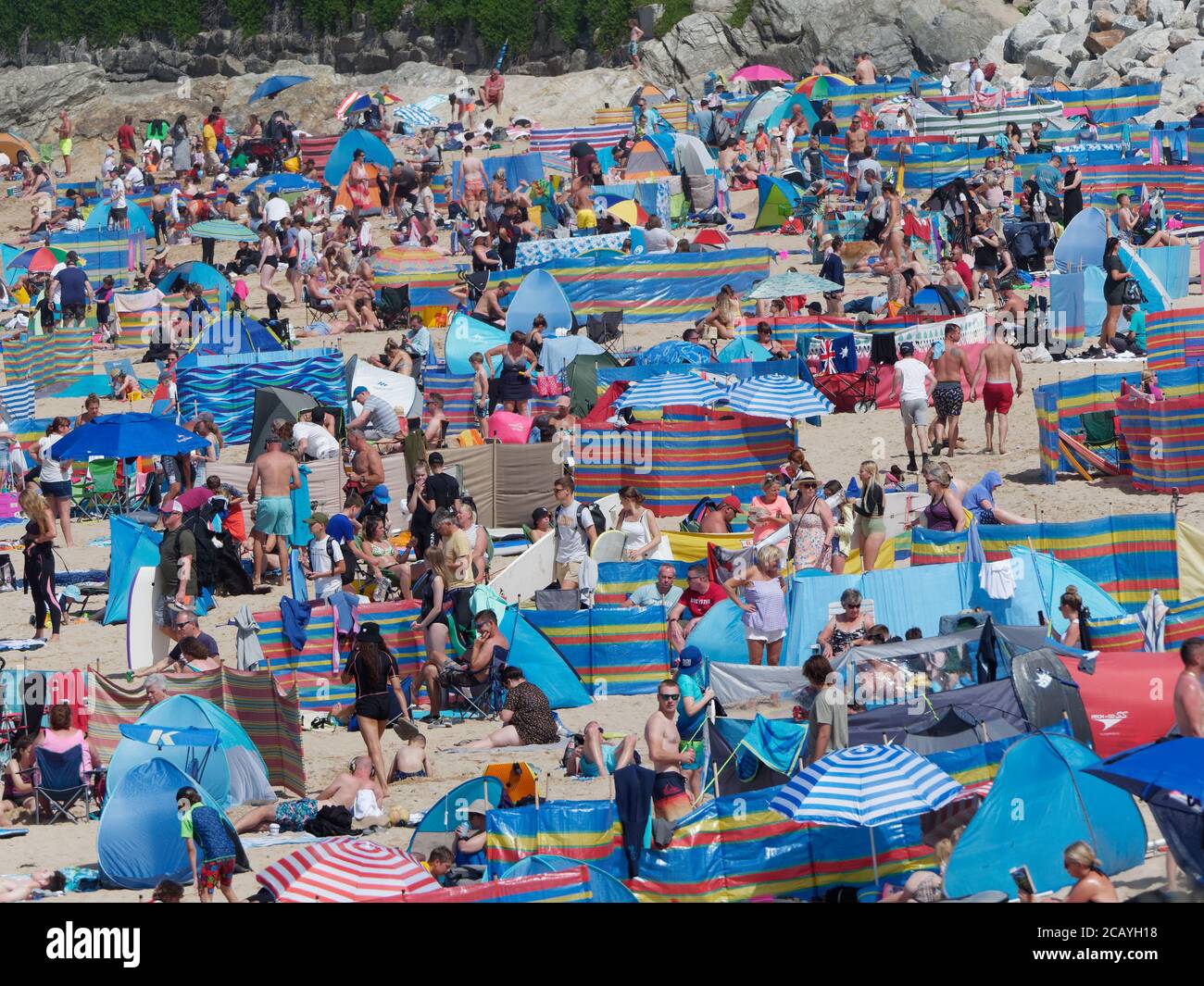 Cornwall crowded beaches hi-res stock photography and images - Alamy