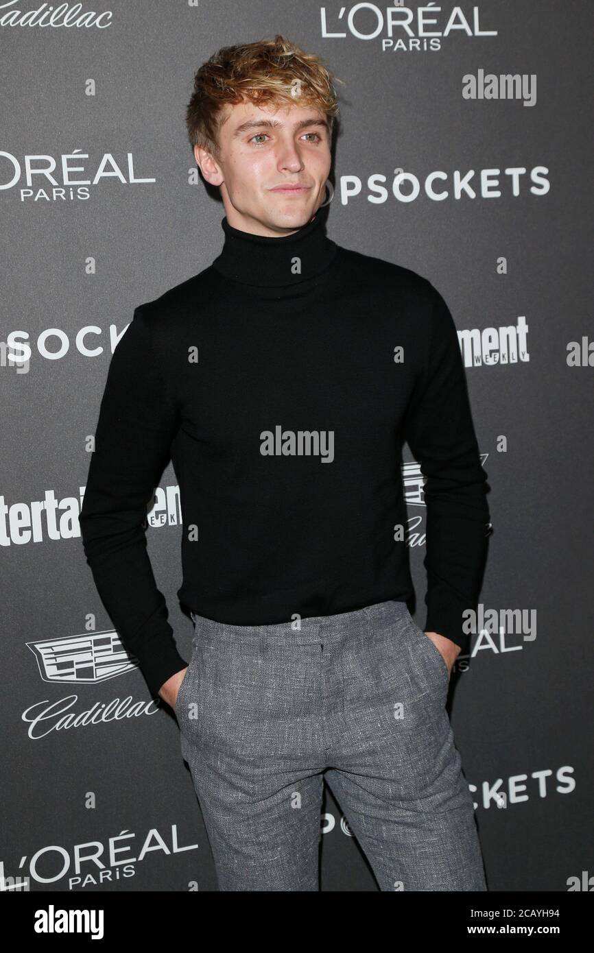 LOS ANGELES - JAN 26: Hart Benton at the Entertainment Weekly SAG ...