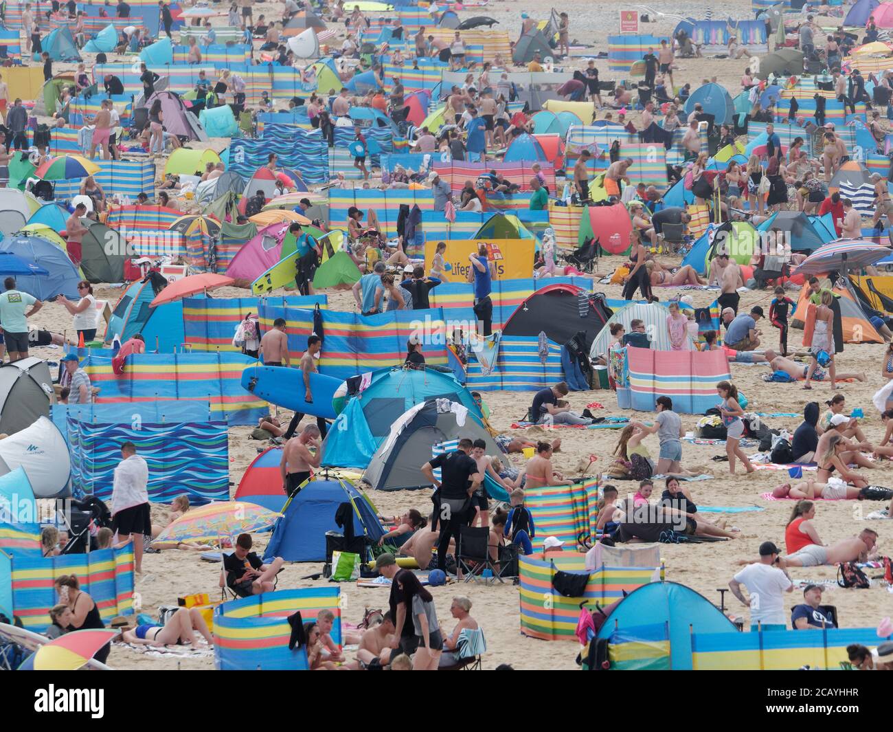Cornwall crowded beaches hi-res stock photography and images - Alamy