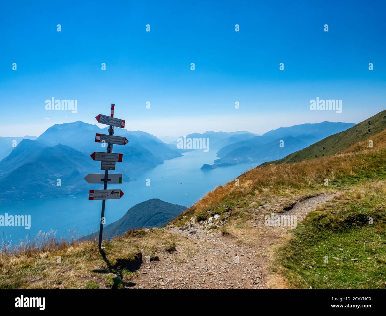 Trail signs on a path in the alps of Lake Como Stock Photo - Alamy