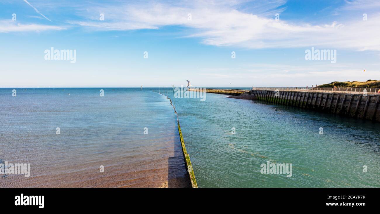 Jetty dividing the mouth of the River Arun and the East Beach ...