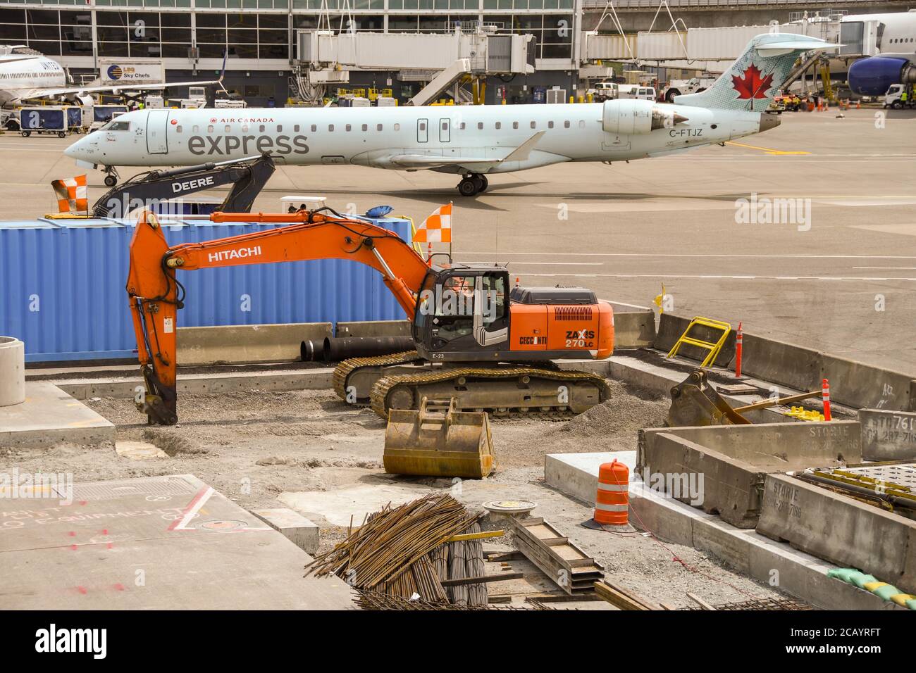 Airport construction site hi-res stock photography and images - Alamy