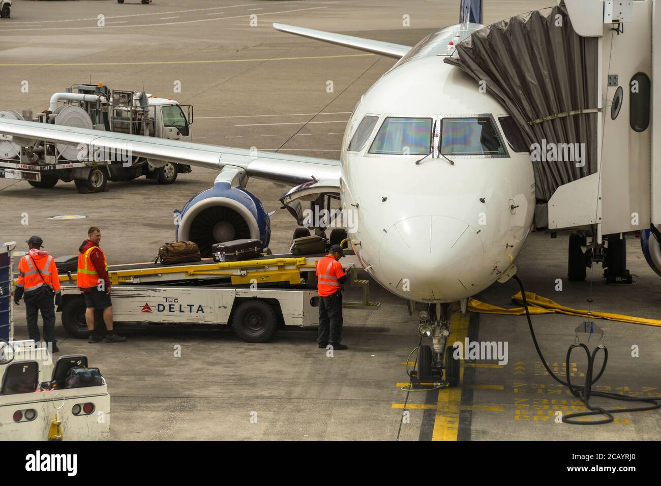 Plane luggage loader hi-res stock photography and images - Alamy