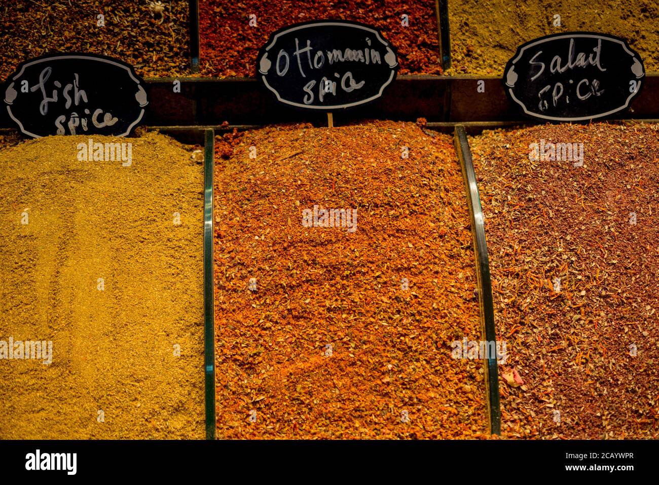 Oriental colorful spices in a traditional Turkish Spice Bazaar Stock ...