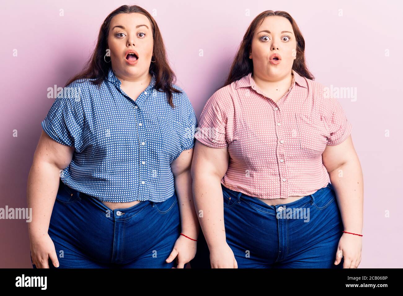 Shocked sisters studio hi-res stock photography and images - Alamy