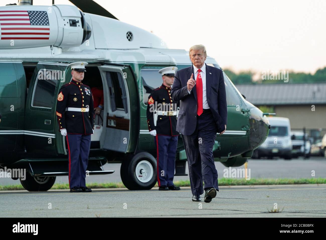 Trump boarding marine one hi-res stock photography and images - Alamy