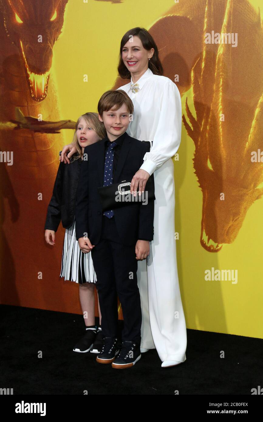 LOS ANGELES - MAY 18: Gytta Lubov Hawkey, Fynn Hawkey, Vera Farmiga at ...