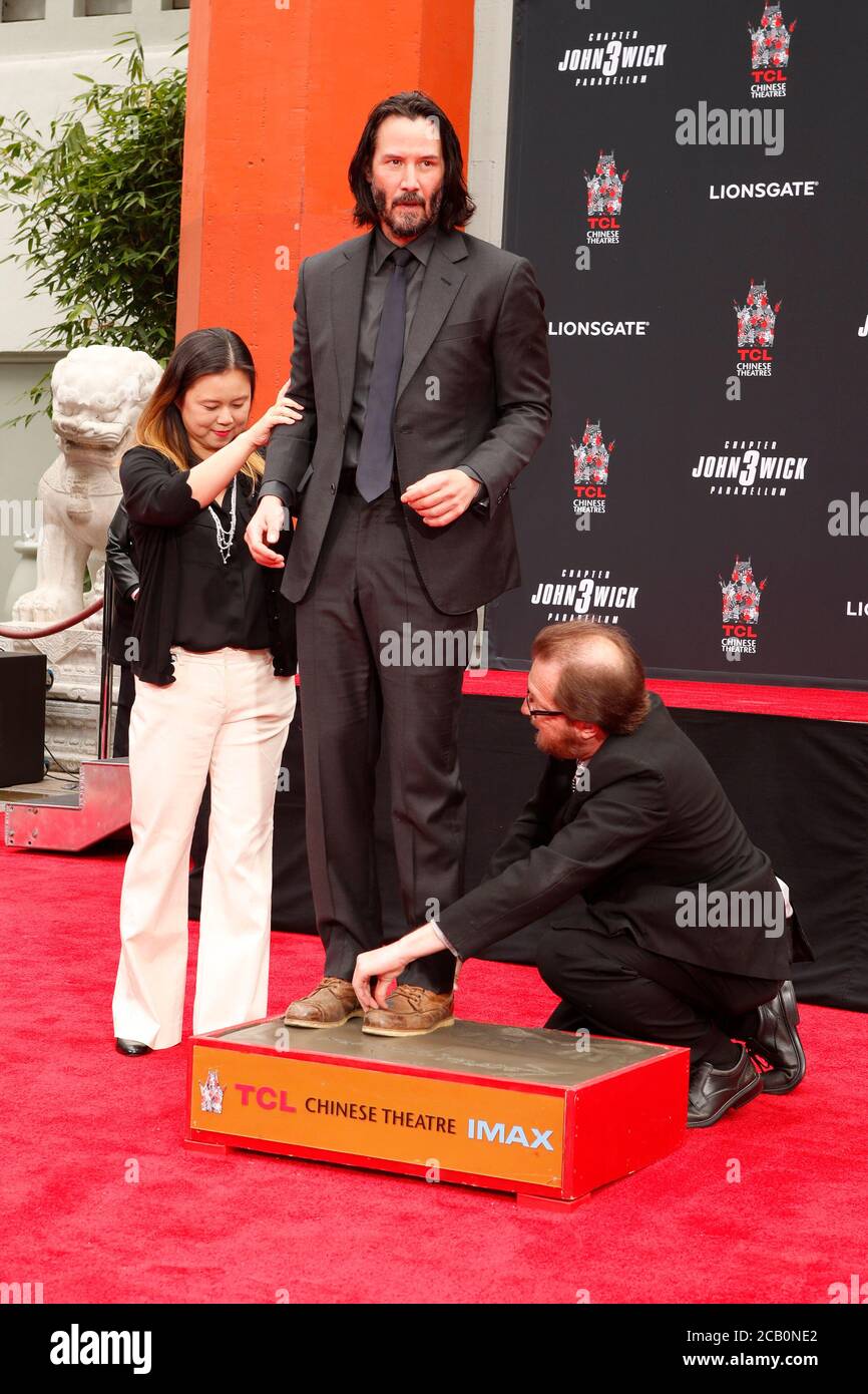 LOS ANGELES - MAY 14: Keanu Reeves at the Keanu Reeves Hand and Foot ...