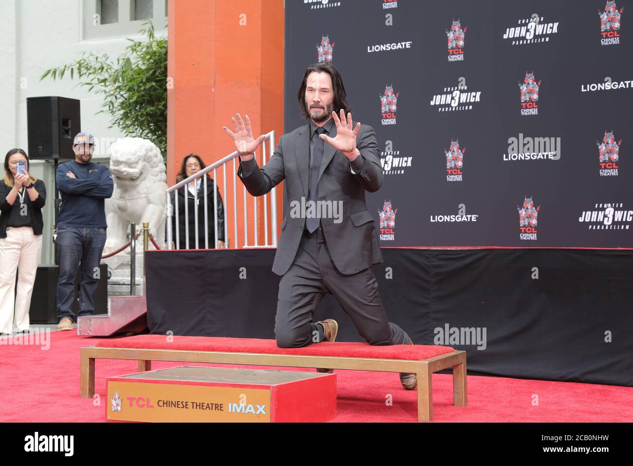 LOS ANGELES - MAY 14: Keanu Reeves at the Keanu Reeves Hand and Foot ...