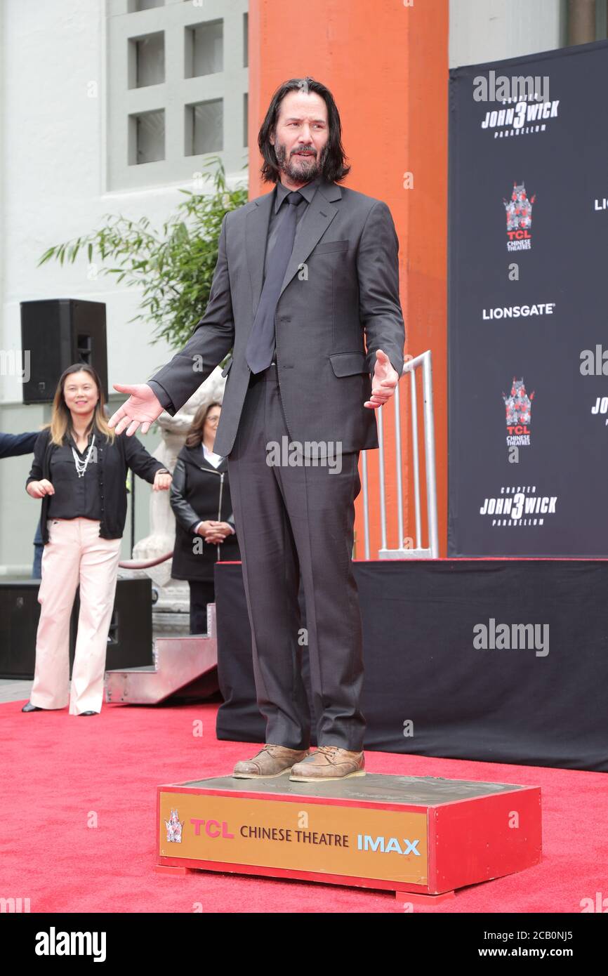 LOS ANGELES - MAY 14: Keanu Reeves at the Keanu Reeves Hand and Foot ...