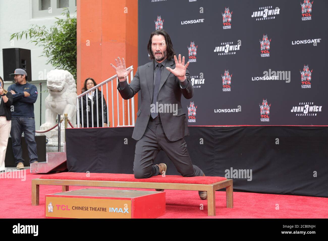 LOS ANGELES - MAY 14: Keanu Reeves at the Keanu Reeves Hand and Foot ...