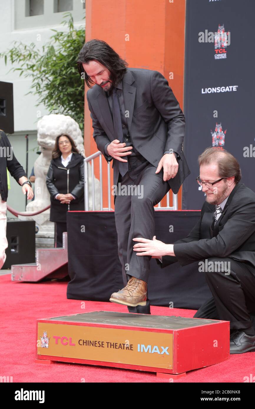 LOS ANGELES - MAY 14: Keanu Reeves at the Keanu Reeves Hand and Foot ...