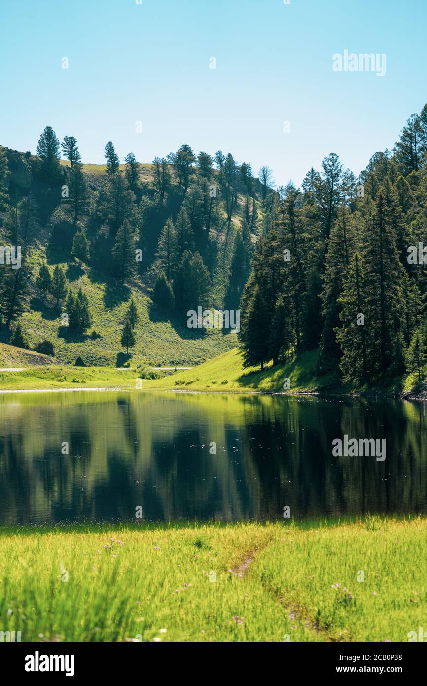 Phantom Lake, a pullout area with a mountain lake in the Lamar Valley ...
