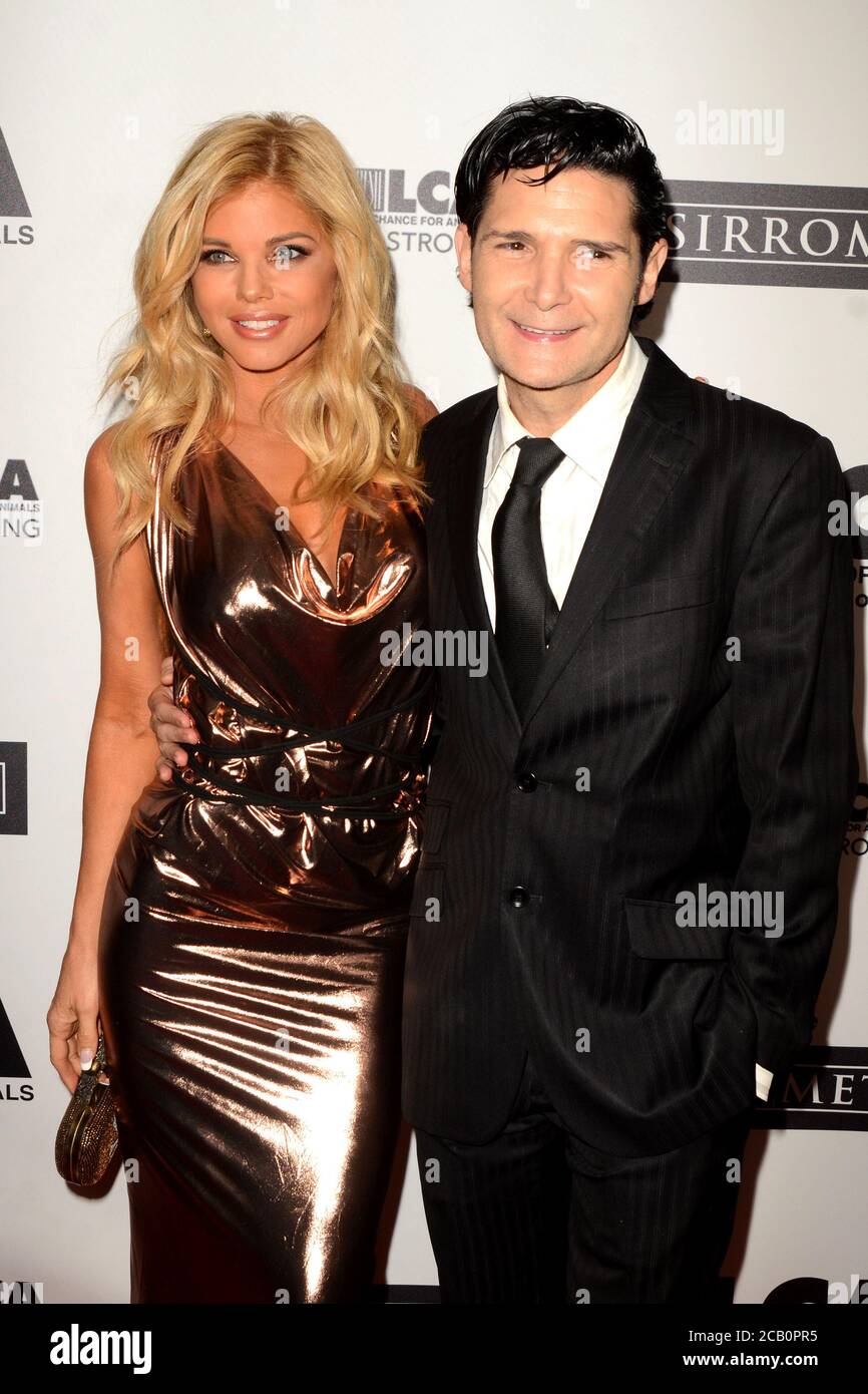 LOS ANGELES - OCT 19: Donna D'Errico, Corey Feldman at the Last Chance ...