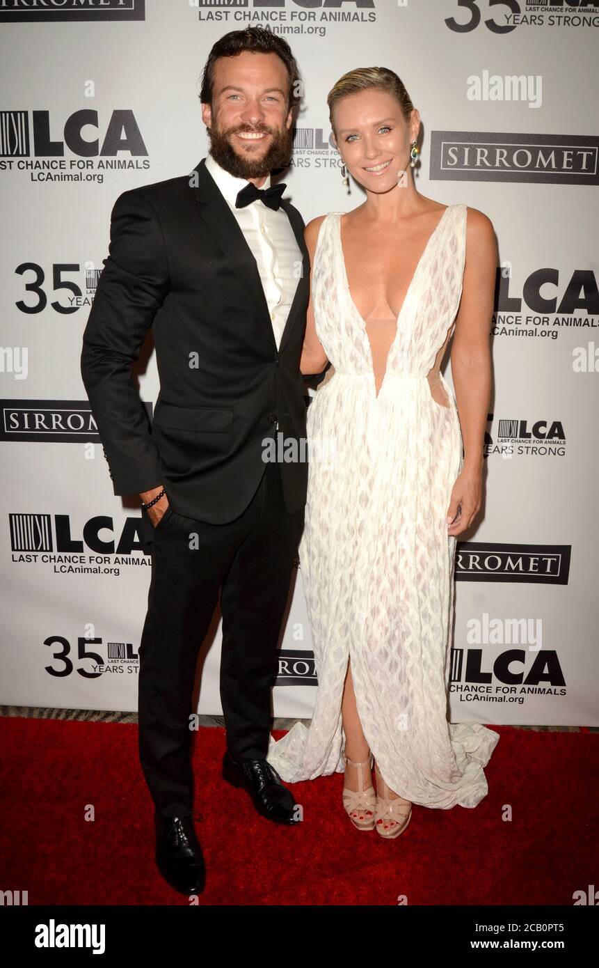 Kyle Schmid Girlfriend