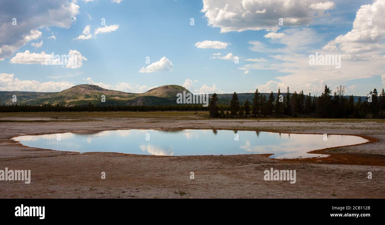 Yellowstone national park lake hi-res stock photography and images - Alamy
