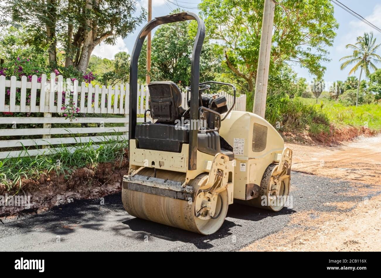 Back And Side Of Double Drum Compactor Stock Photo - Alamy