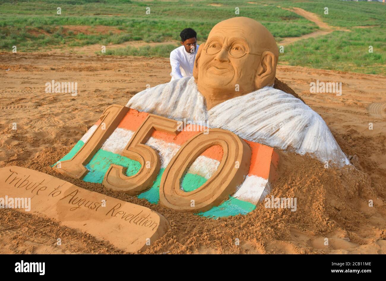 Pushkar, India. 09th Aug, 2020. Sand artist Ajay Rawat gives a final ...