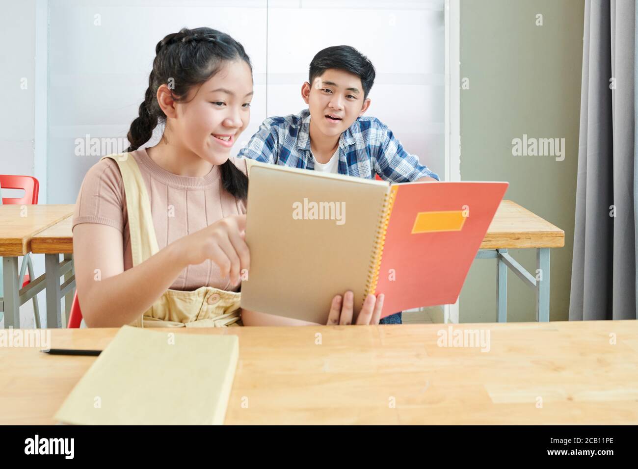 Vietnamese schoolgirl hi-res stock photography and images - Alamy