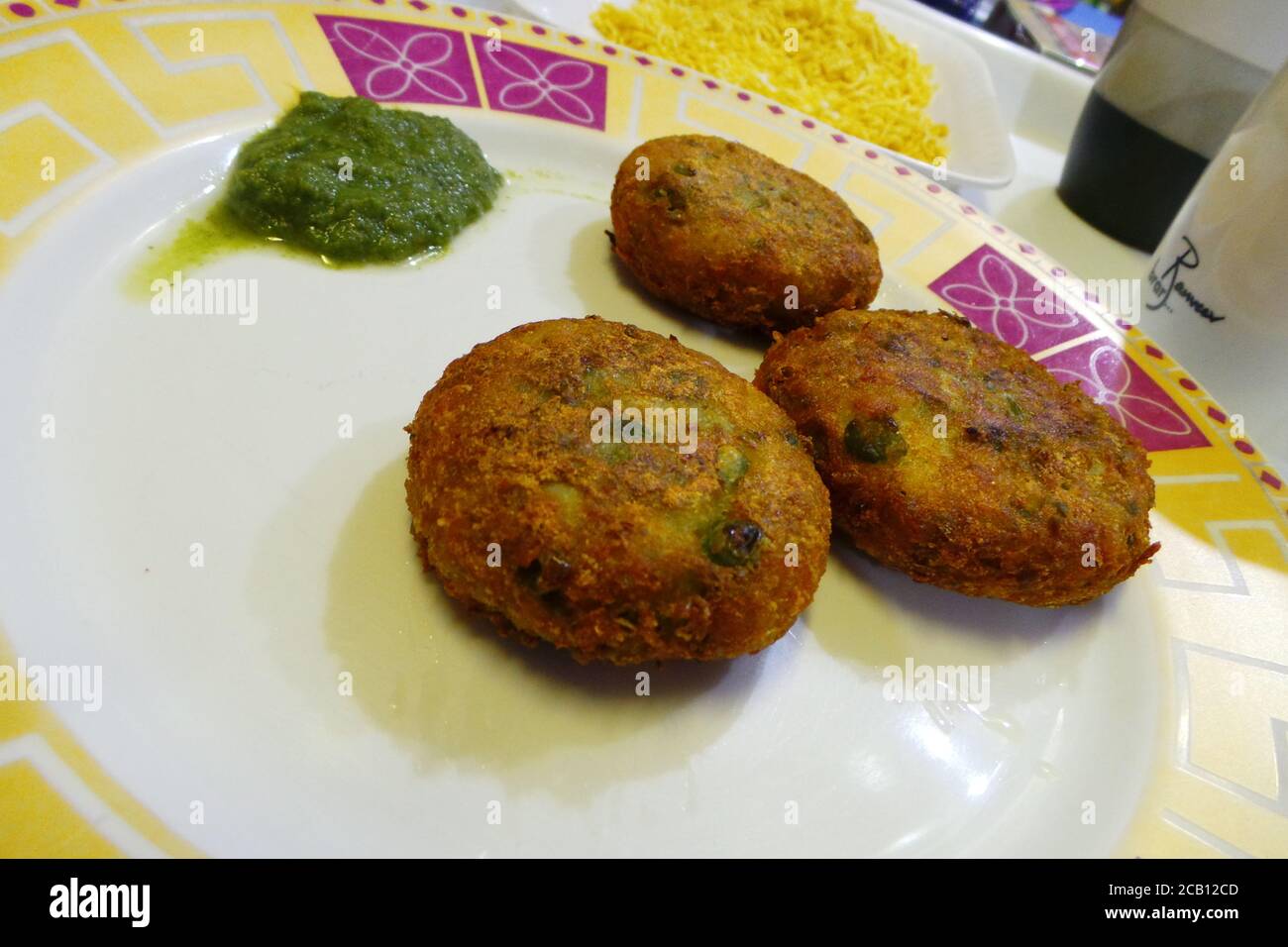 Crispy Golden Fried aaloo and matar tikki with green coriander chutney ...