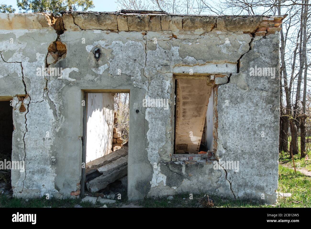 Old abandoned ruined house. Wall cracks and destruction close up Stock ...