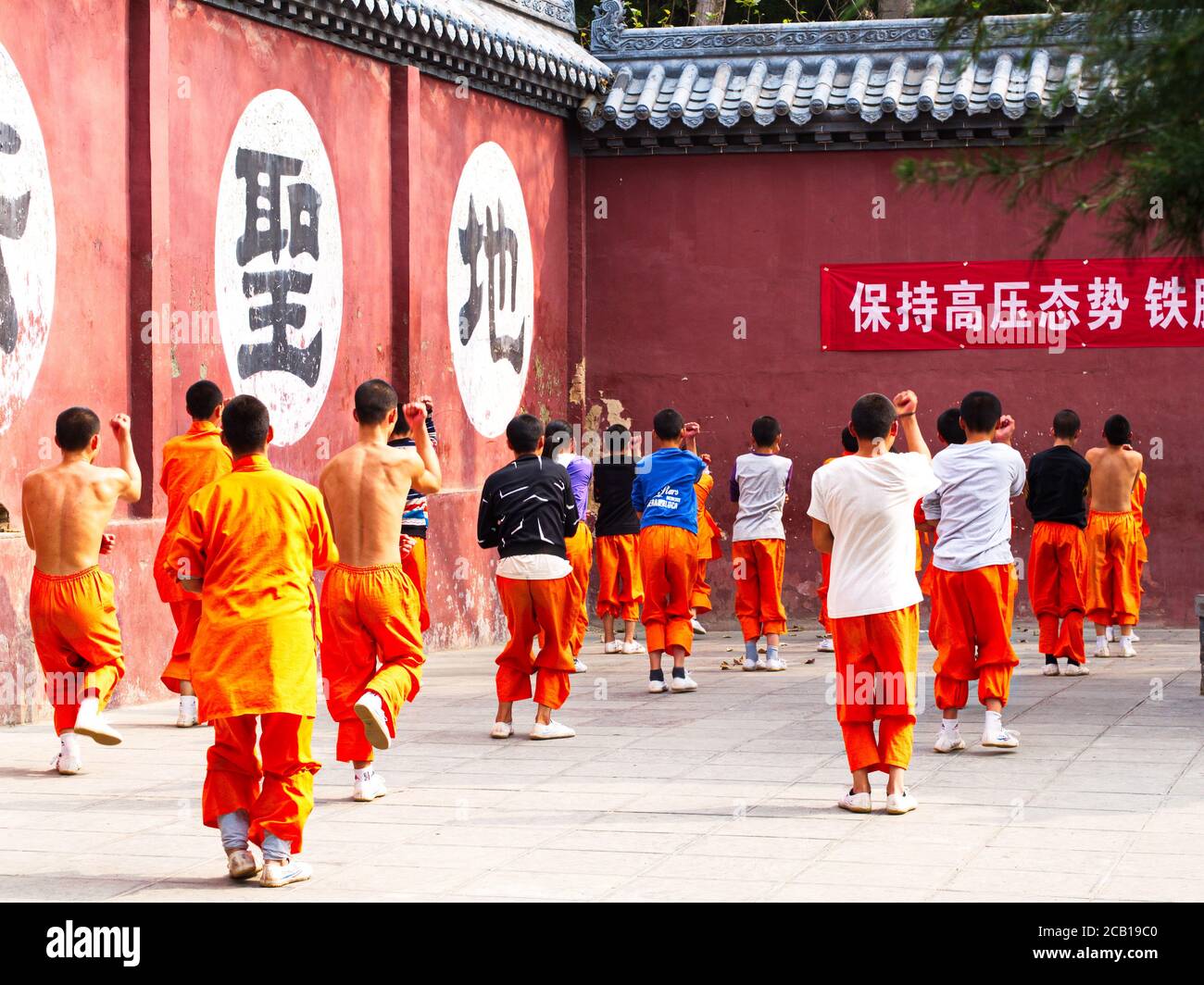 Shaolin Children Monk was Training kungfu inside the Original Shaolin ...