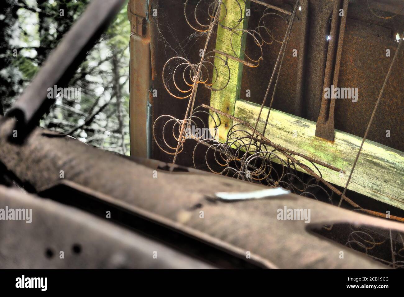 Rusty couch hi-res stock photography and images - Alamy