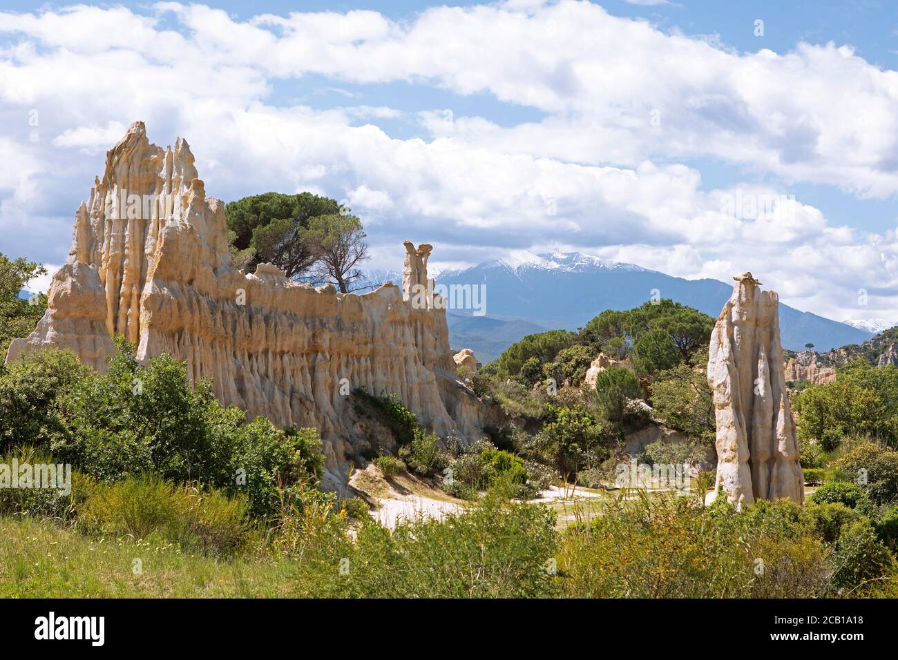 Pyrenees background hi-res stock photography and images - Alamy